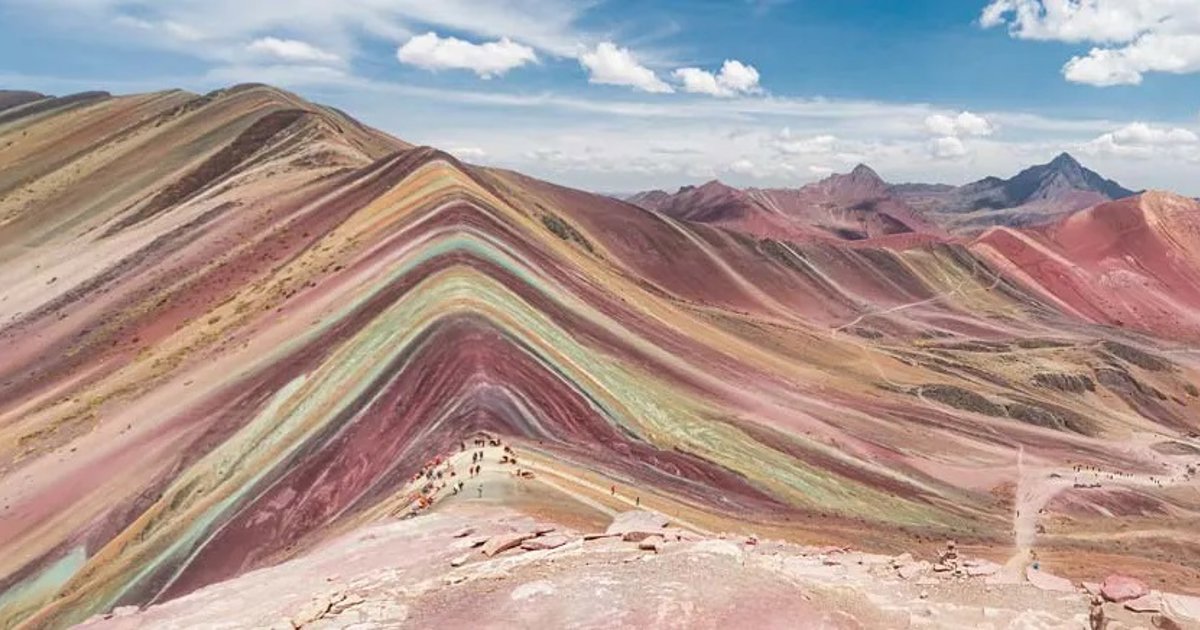 Discover Vinicunca, the mountain that has the colors of the rainbow and ...